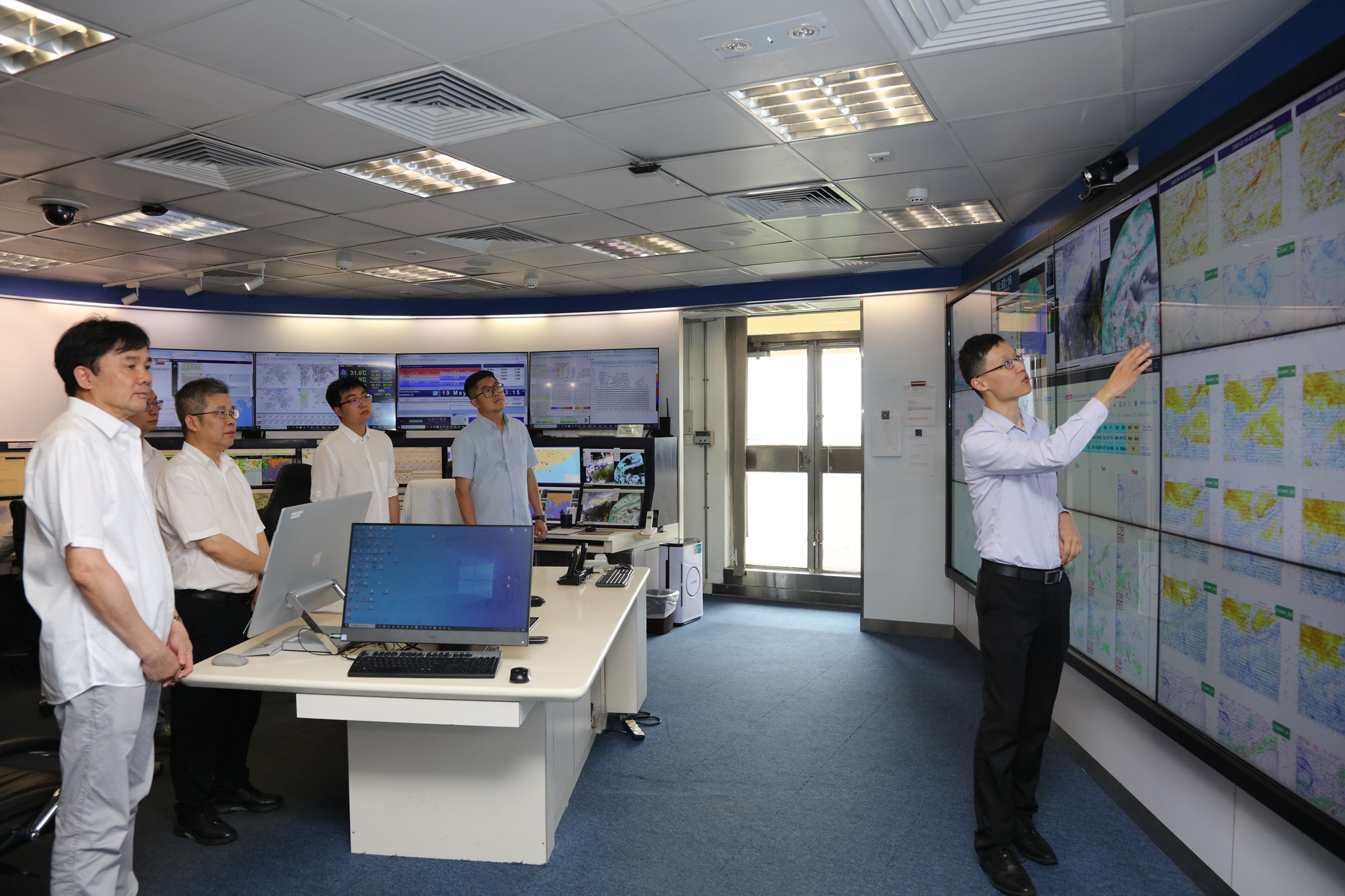 Delegation from the Commercial Aircraft Corporation of China Visits the ...