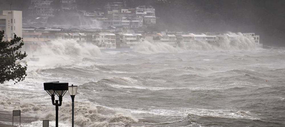 Overtopping Waves｜Hong Kong Observatory(HKO)｜Educational Resources